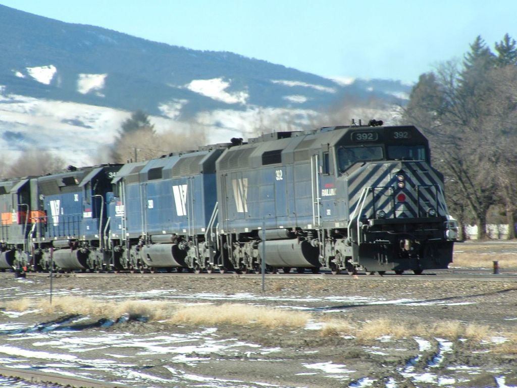 MRL 392 and MRL 390 pushing coal